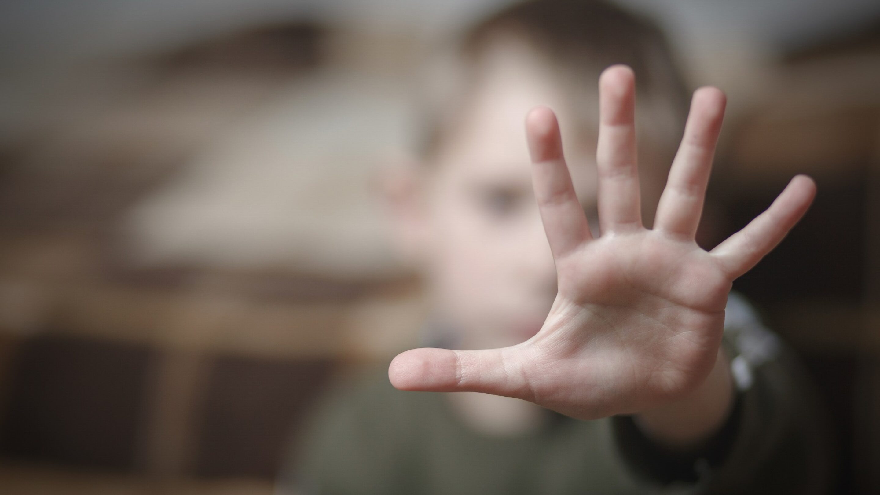 1 op de 30 kinderen is slachtoffer van kindermishandeling - Amazing ...